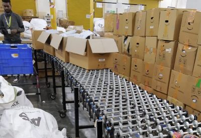 Flexible Skate Wheel Conveyor With Side Guide Rollers - Nido Automation