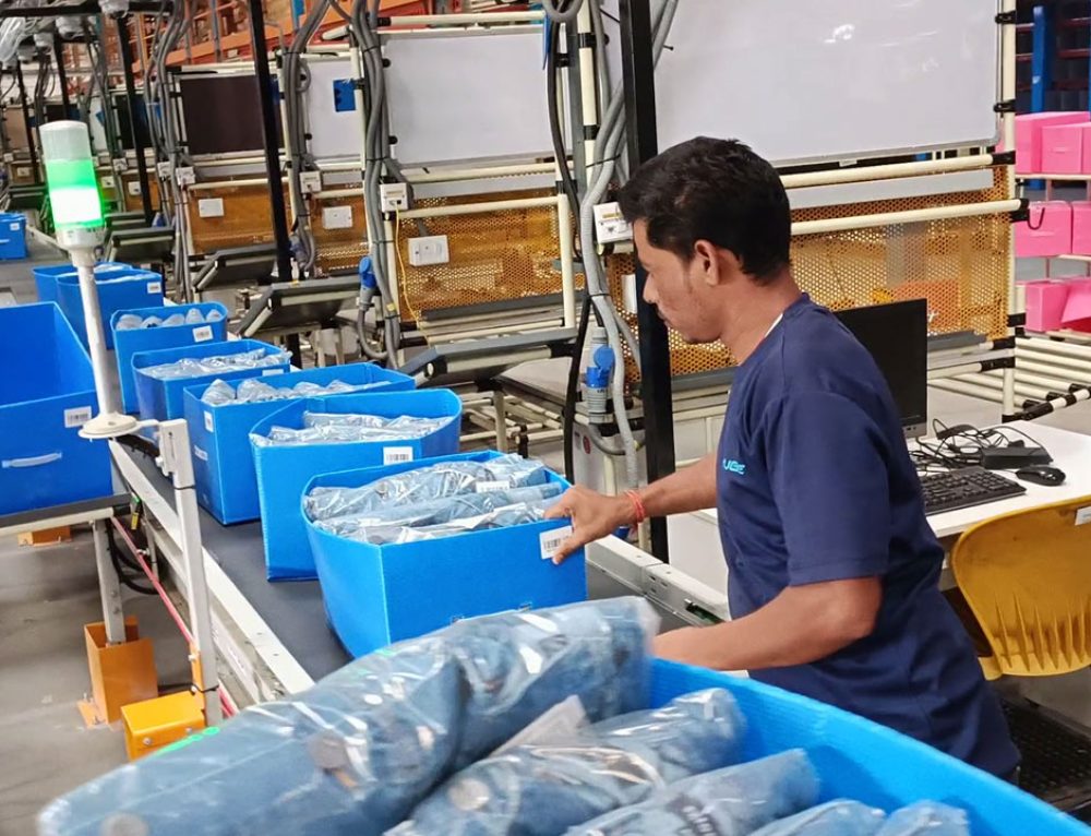 Truck Loading and Unloading Conveyor - Nido Automation