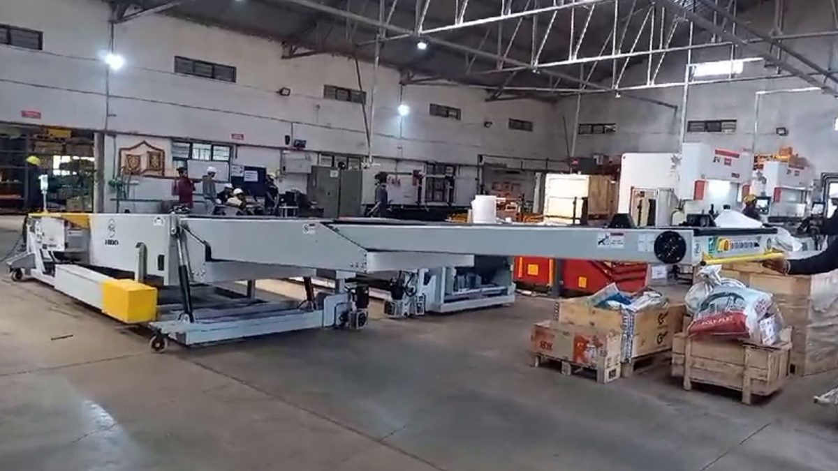 Mobile Telescopic Belt Conveyor With Motorized Movement - Nido Automation