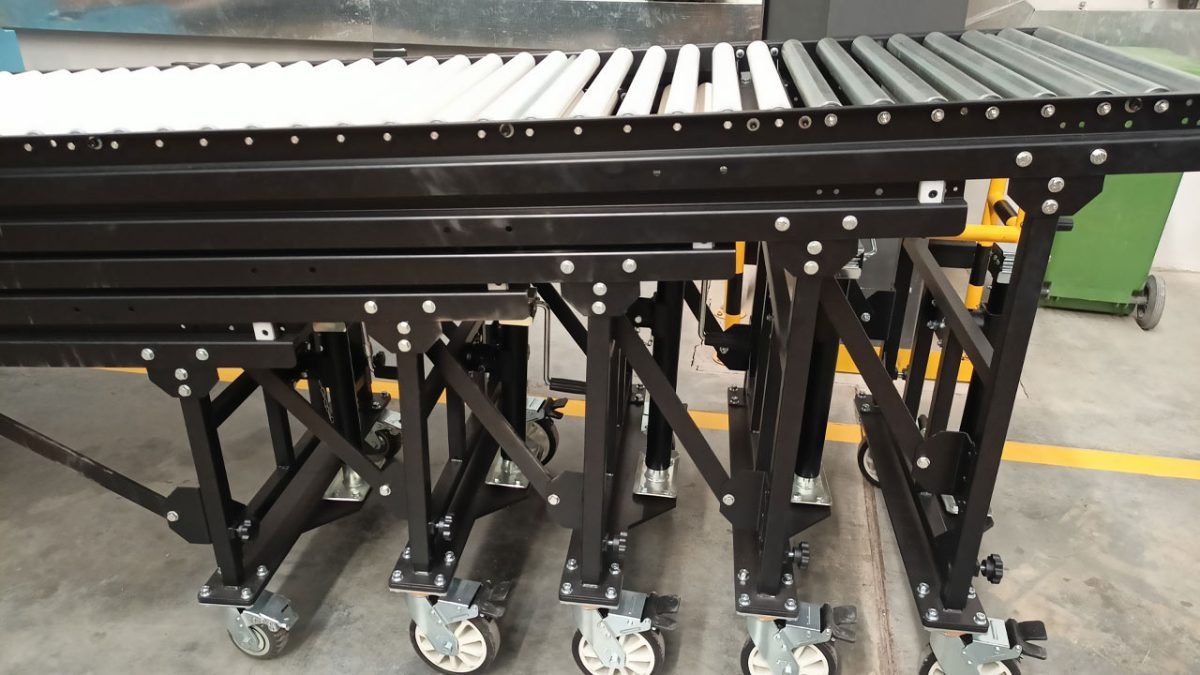 Telescopic Gravity Roller Conveyor - Nido Automation