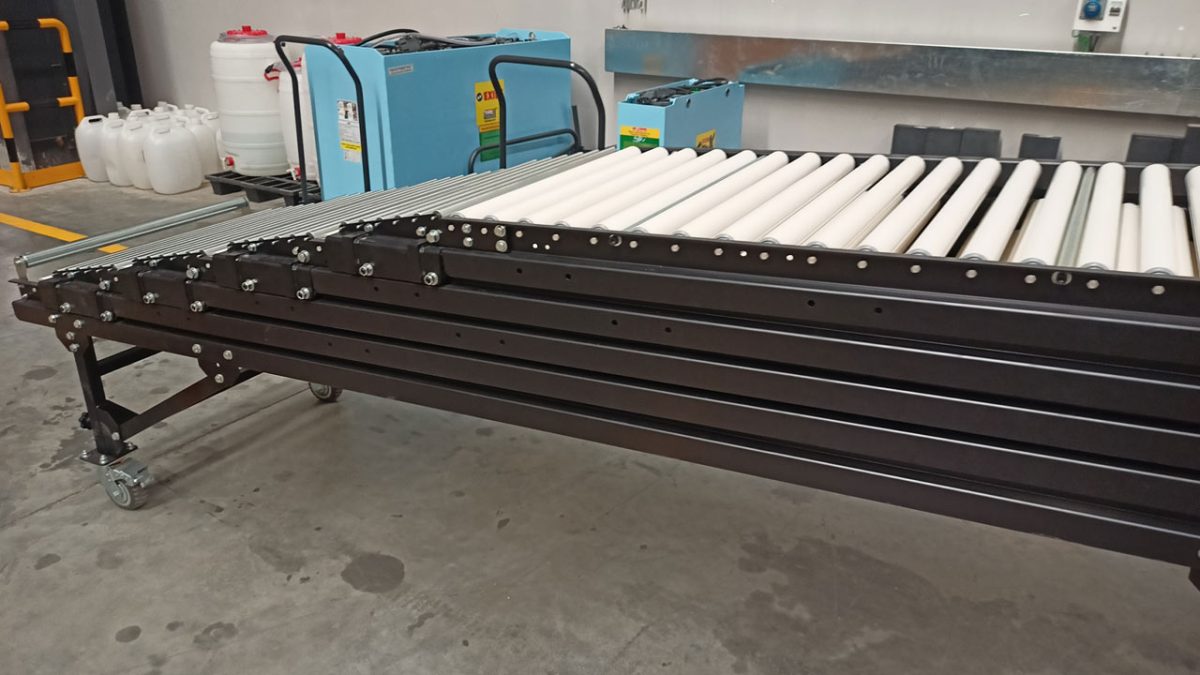 Telescopic Gravity Roller Conveyor - Nido Automation